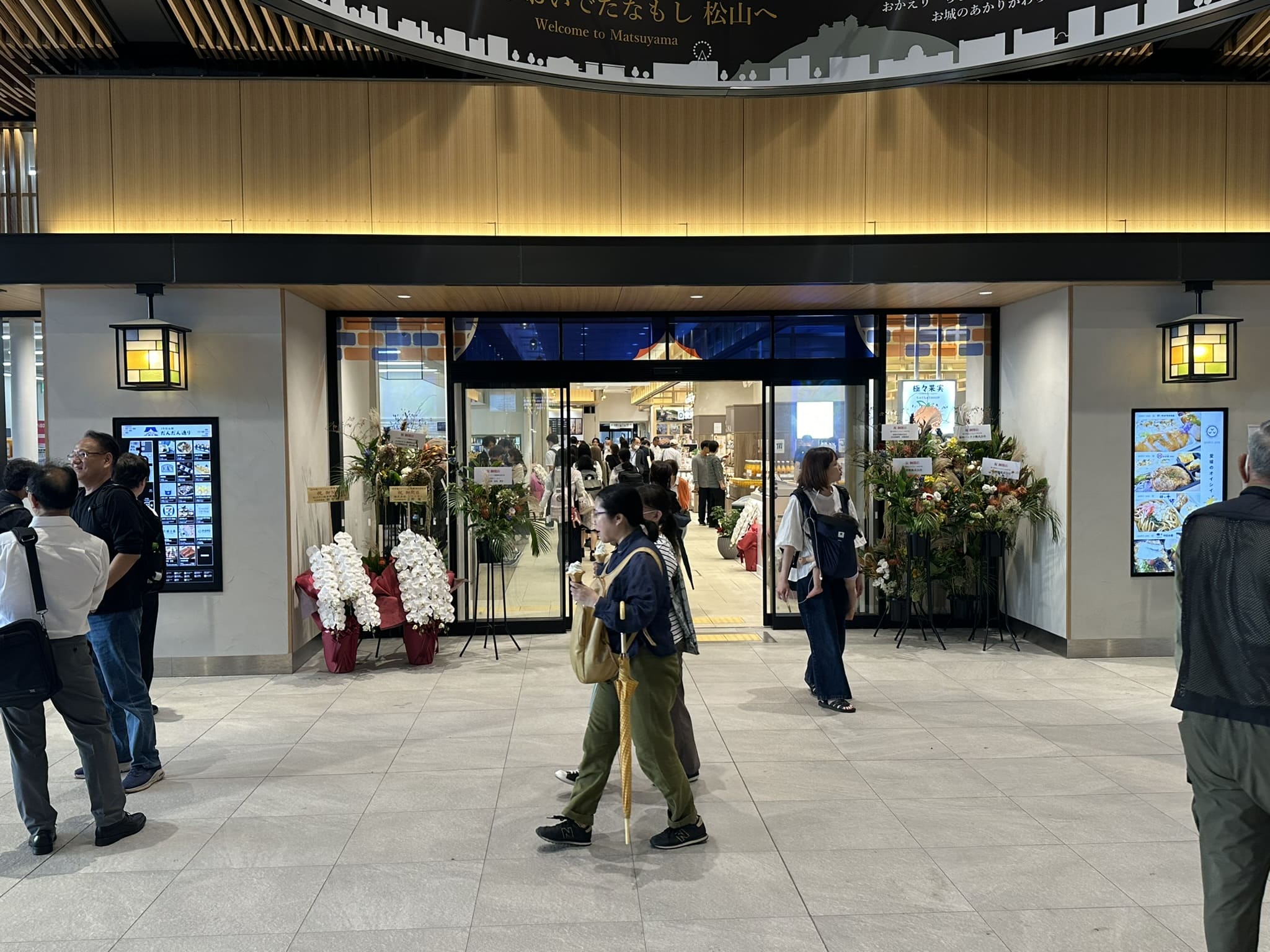 新しいJR松山駅に行ってみた！だんだん通りの飲食店やお土産屋さんについて！ - RNBエンタメディア