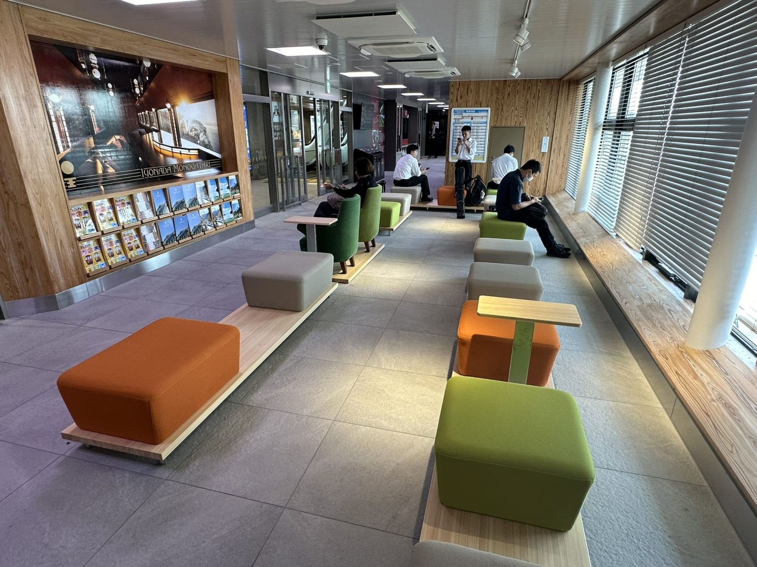 新しいJR松山駅に行ってみた！だんだん通りの飲食店やお土産屋さんについて！ - RNBエンタメディア